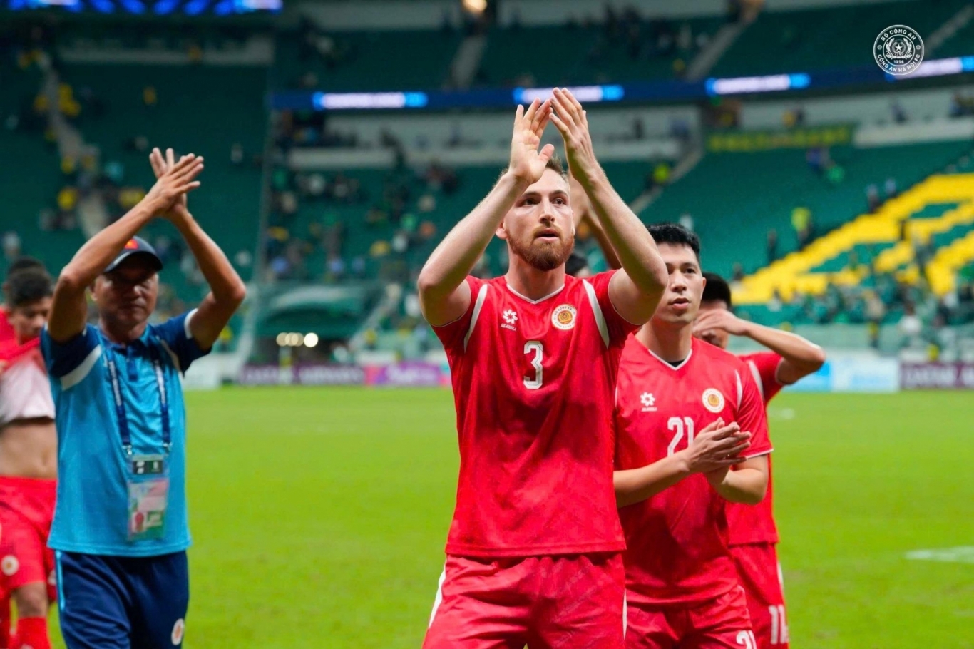 HLV Beijing Guoan đánh giá cao trình độ CLB CAHN