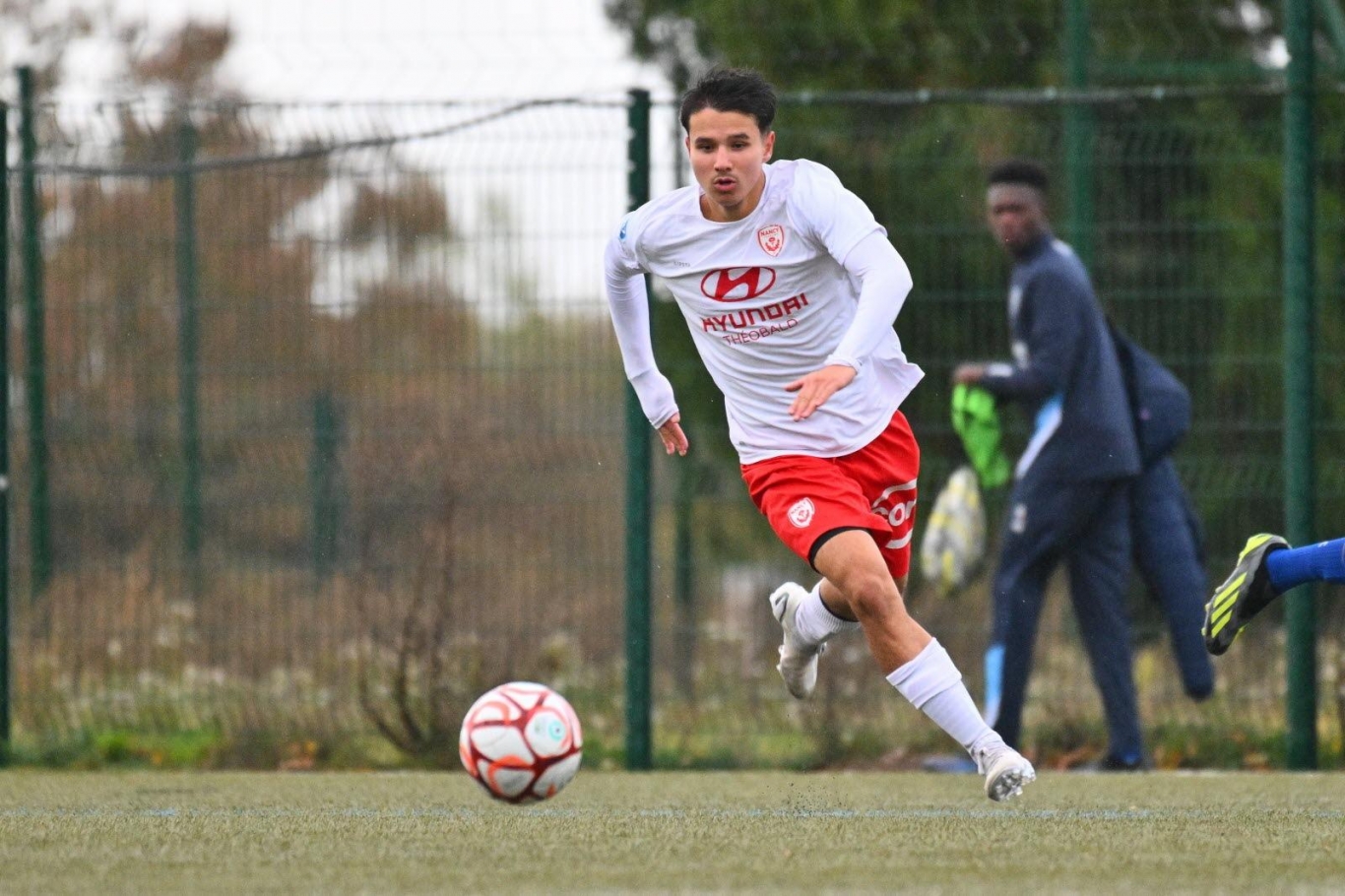 NÓNG: Trung phong Việt kiều Pháp 2K8 làm thủ tục nhập tịch Việt Nam