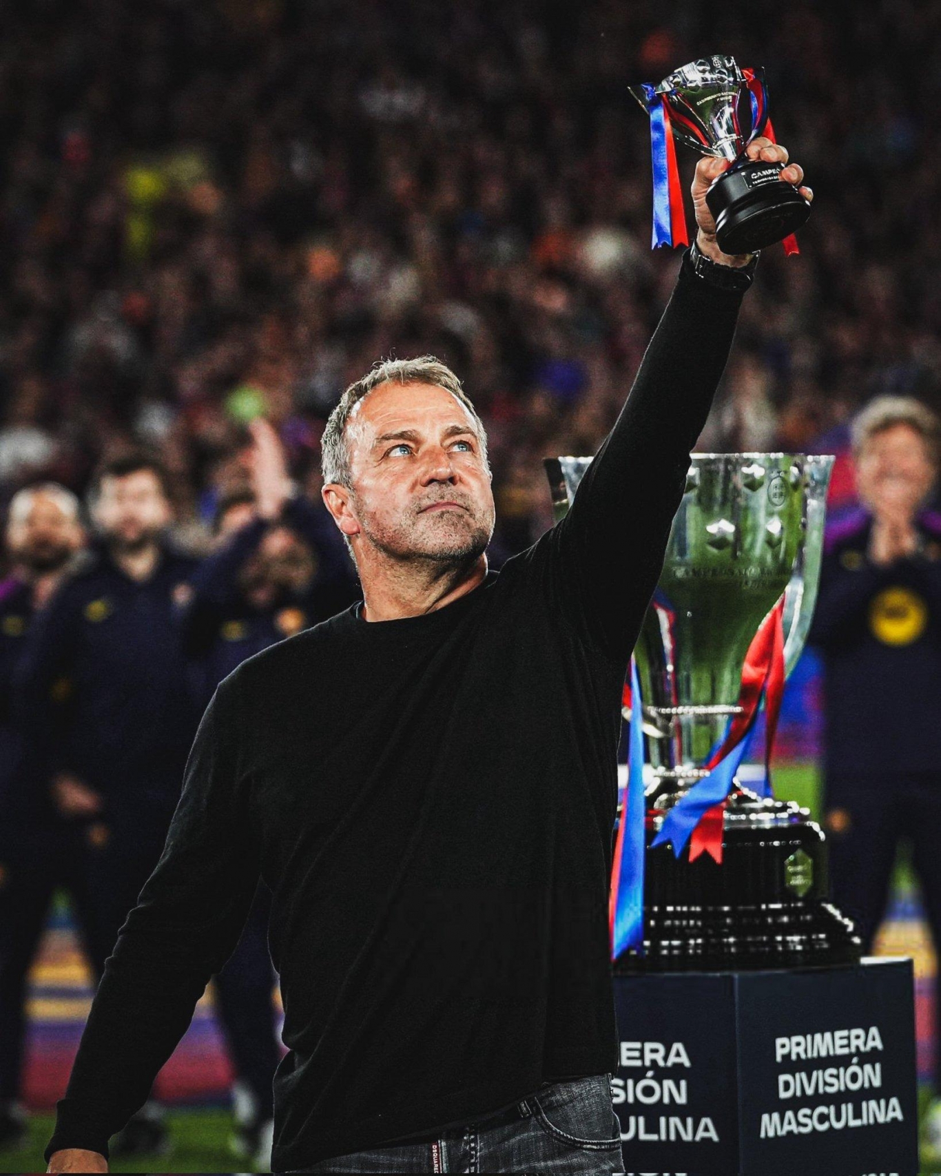 HLV Hansi Flick nói điều đặc biệt sau khi Barca quật ngã Real để vô địch