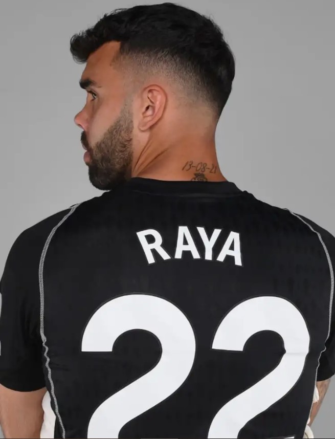 Vừa đến Arsenal, Raya nhận 'mưa chỉ trích' từ fan vì sự lố bịch của mình