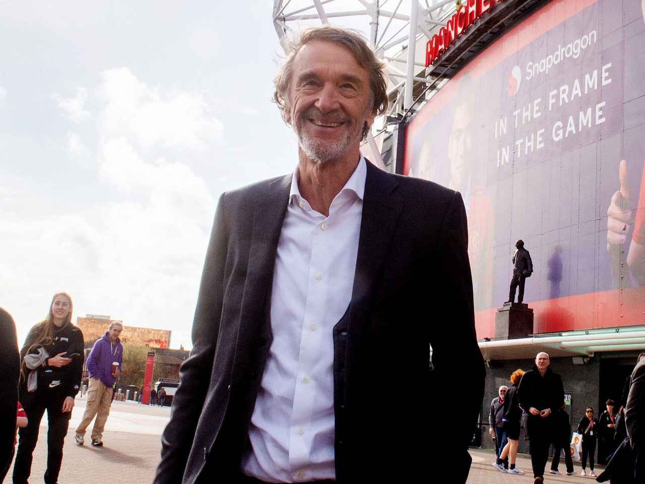 'Lật lọng' với Sir Jim Ratcliffe, nhà Glazers sẽ nhận án phạt không nhỏ