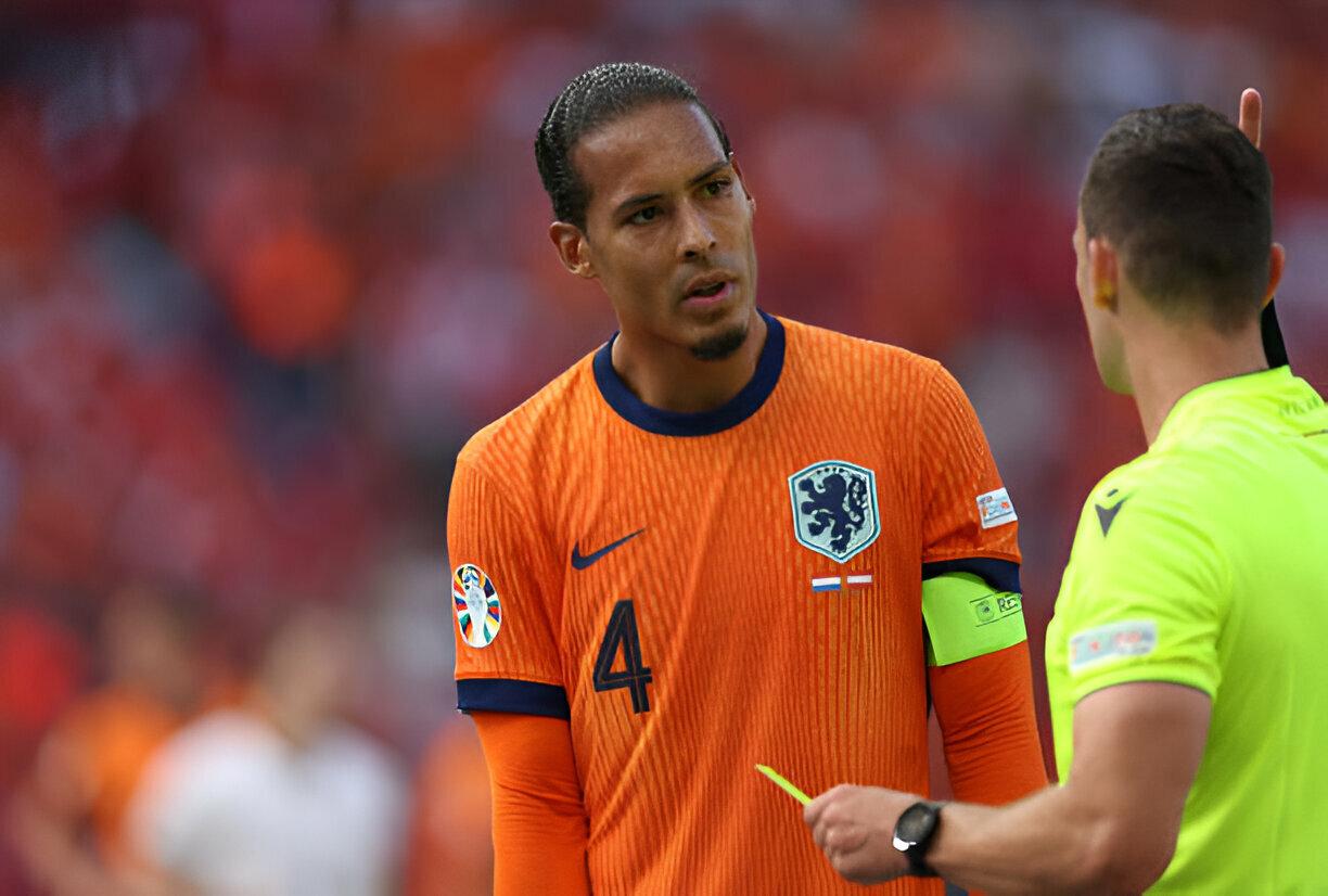 Van Dijk bị chỉ trích dữ dội sau màn trình diễn tệ hại của Hà Lan tại ...