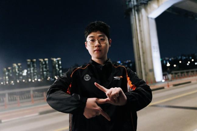 HLE Zeus cảnh báo về cuộc tái đấu với ứng cử viên vô địch