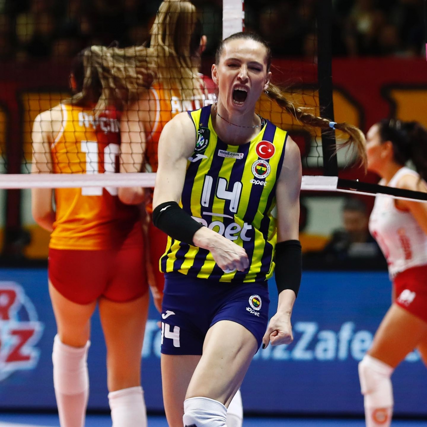 Huyền thoại bóng chuyền Thổ Nhĩ Kì được vinh danh theo cách không thể ...