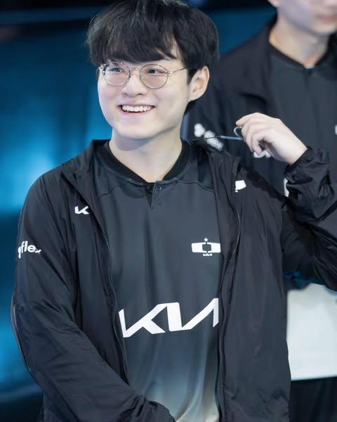 ShowMaker là ai? Tiểu sử ShowMaker - huyền thoại Dplus KIA