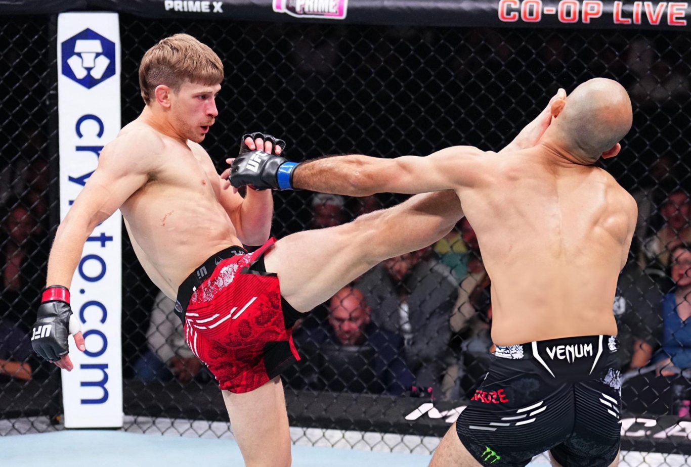 Đai hạng nhẹ UFC của Ilia Topuria bị đe dọa