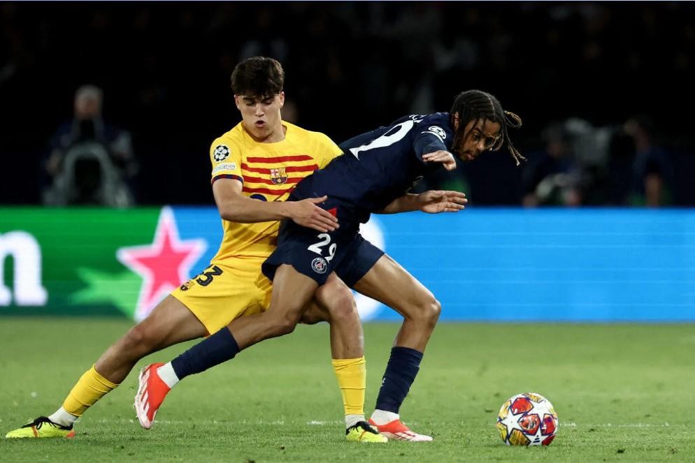 Cậu thiếu niên 17 tuổi biến siêu sao Mbappe thành 'gã học việc' tại C1