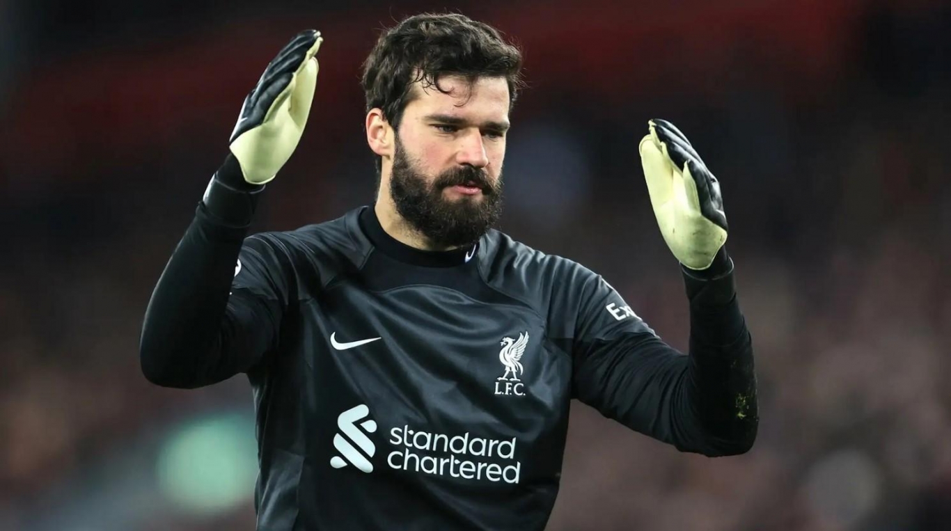 Thủ môn Alisson Becker mặc áo số 110 tại ĐT Brazil