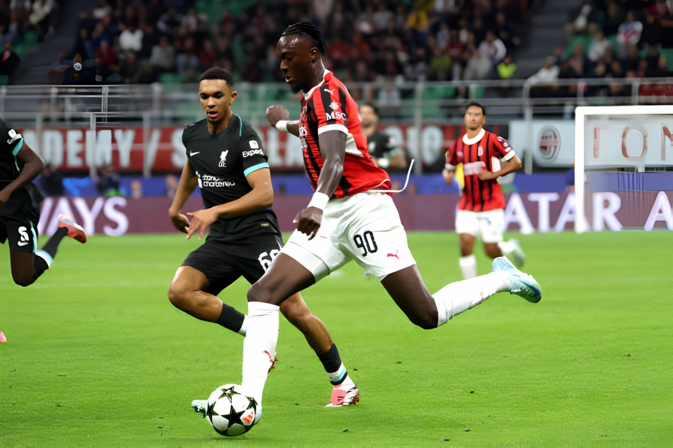 Liverpool đánh bại AC Milan, HLV Slot cùng Van Dijk nói gì?
