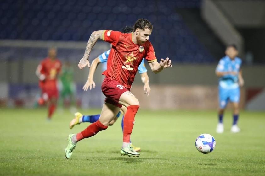 Ngoại binh Brazil sắp nhập tịch Việt Nam 'gặp biến' ở V-League