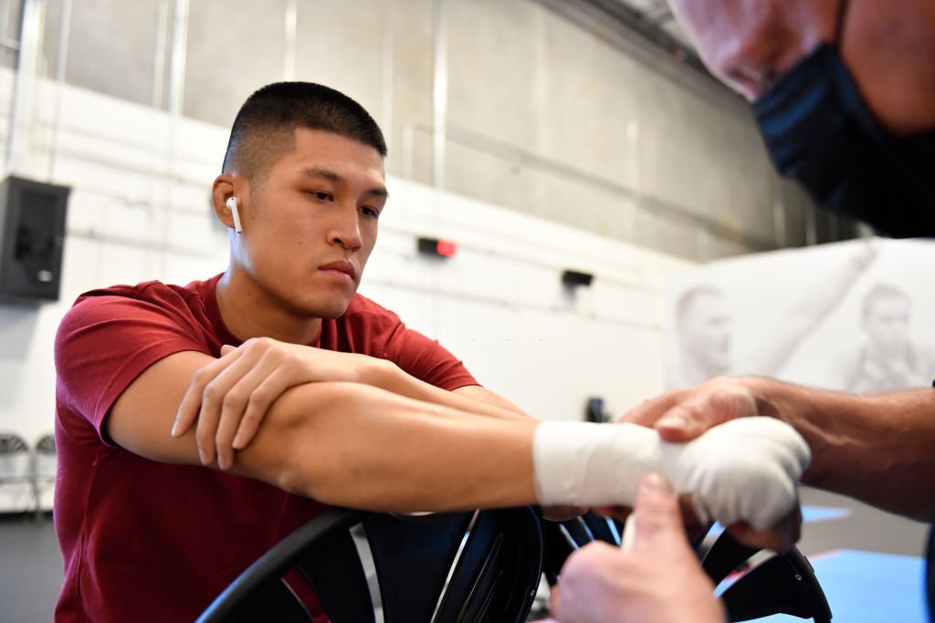 Võ sĩ gốc Việt chính thức có lần thượng đài đầu tiên tại UFC