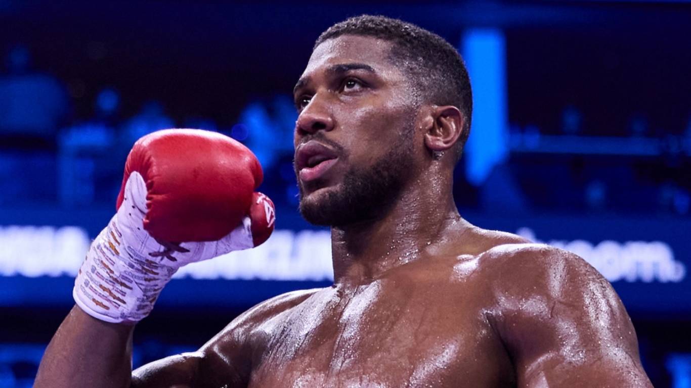 Anthony Joshua khó chịu, cho rằng Tyson Fury “không dám” đối đầu với mình