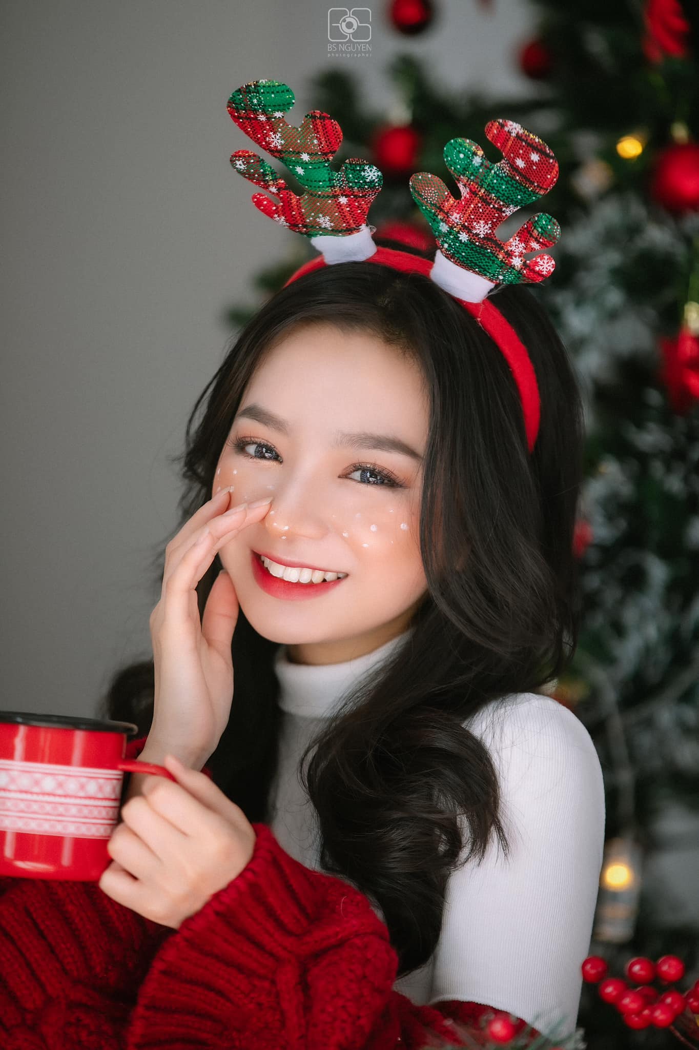 Streamer Kim Chi khiến fan trầm trồ bởi bộ ảnh Giáng Sinh tuyệt đẹp