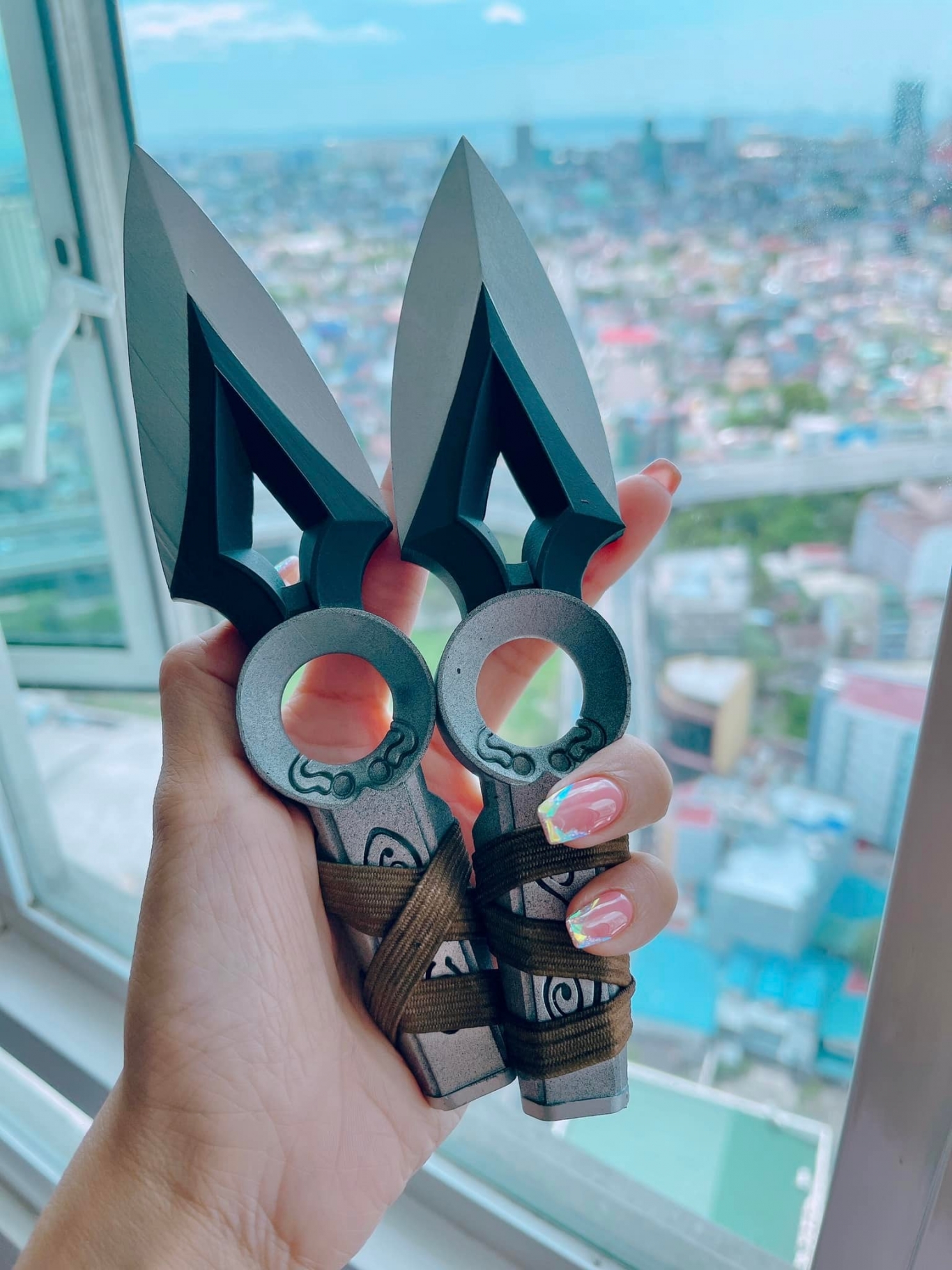 Nữ game thủ xinh đẹp cosplay đặc vụ Jett trong Valorant