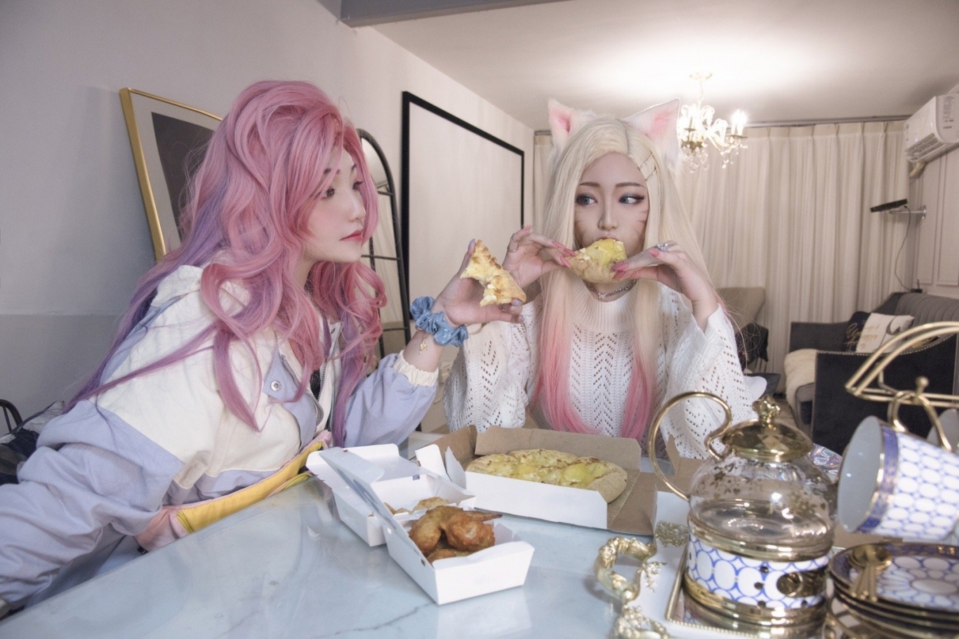 Ngắm bộ ảnh cosplay ban nhạc KDA trong LMHT