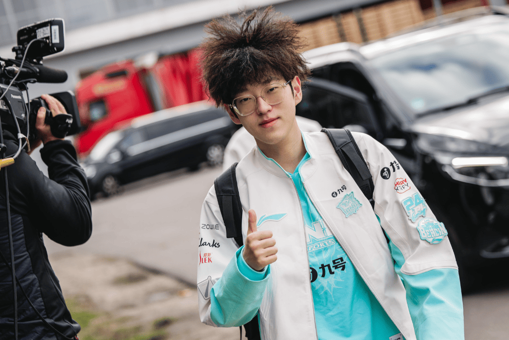 Scout là ai? Tiểu sử Scout - 'Vua nợ' LPL