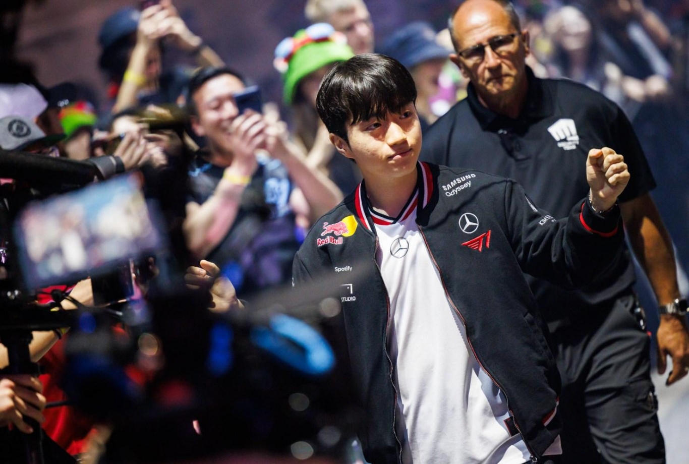 G2 thất bại toàn tập, T1 giành hạng 3 tại LoL EWC 2025