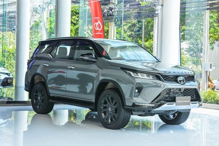 Cận cảnh Toyota Fortuner phiên bản kỷ niệm 60 năm với màu siêu hiếm