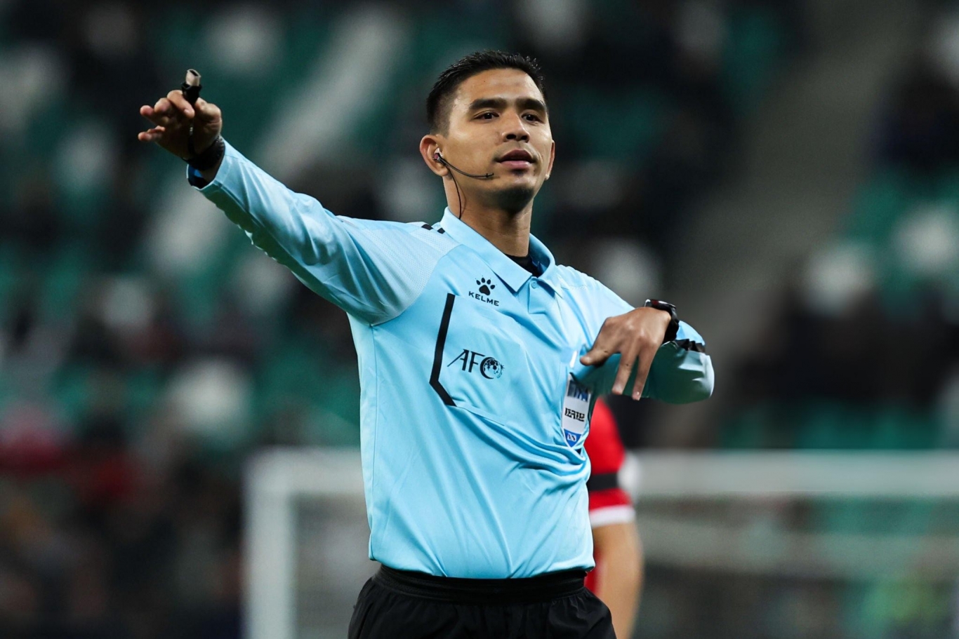 FIFA ra quyết định cho trọng tài phạt thẻ đỏ Khuất Văn Khang