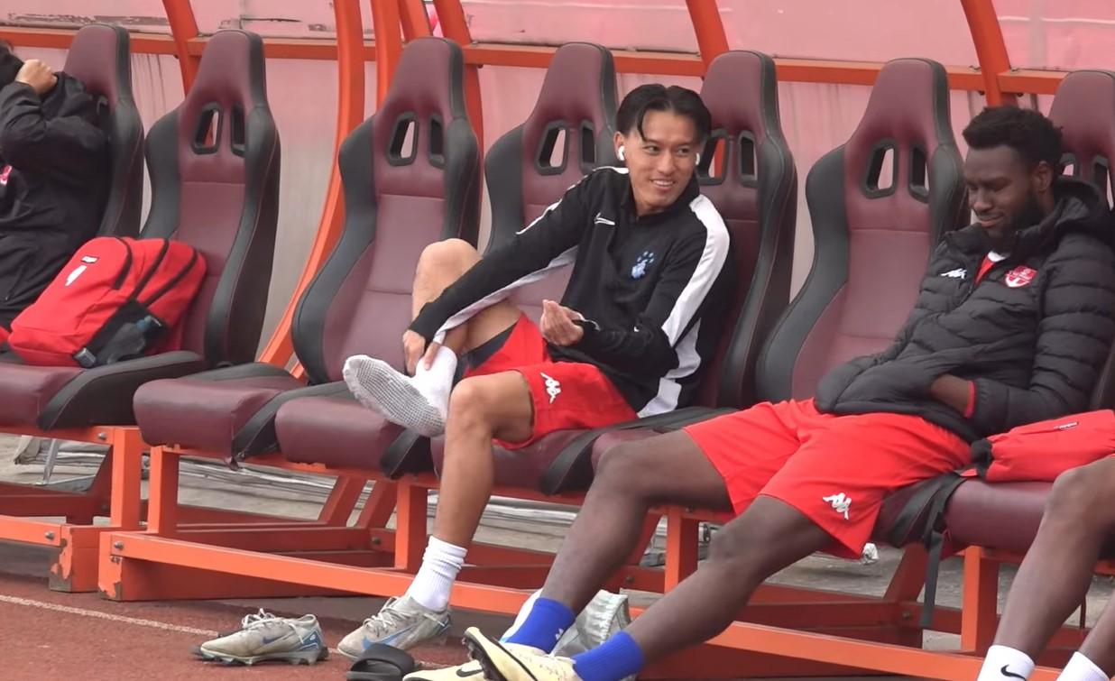 Cầu thủ Việt kiều có hợp đồng đầu tiên tại V-League