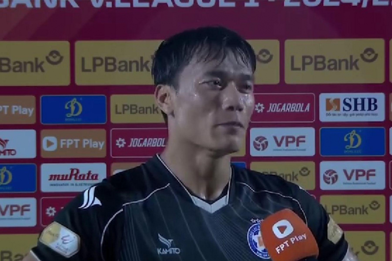 Thủ môn Bùi Tiến Dũng chia sẻ từ đáy lòng về bàn thắng đầu tiên của mình