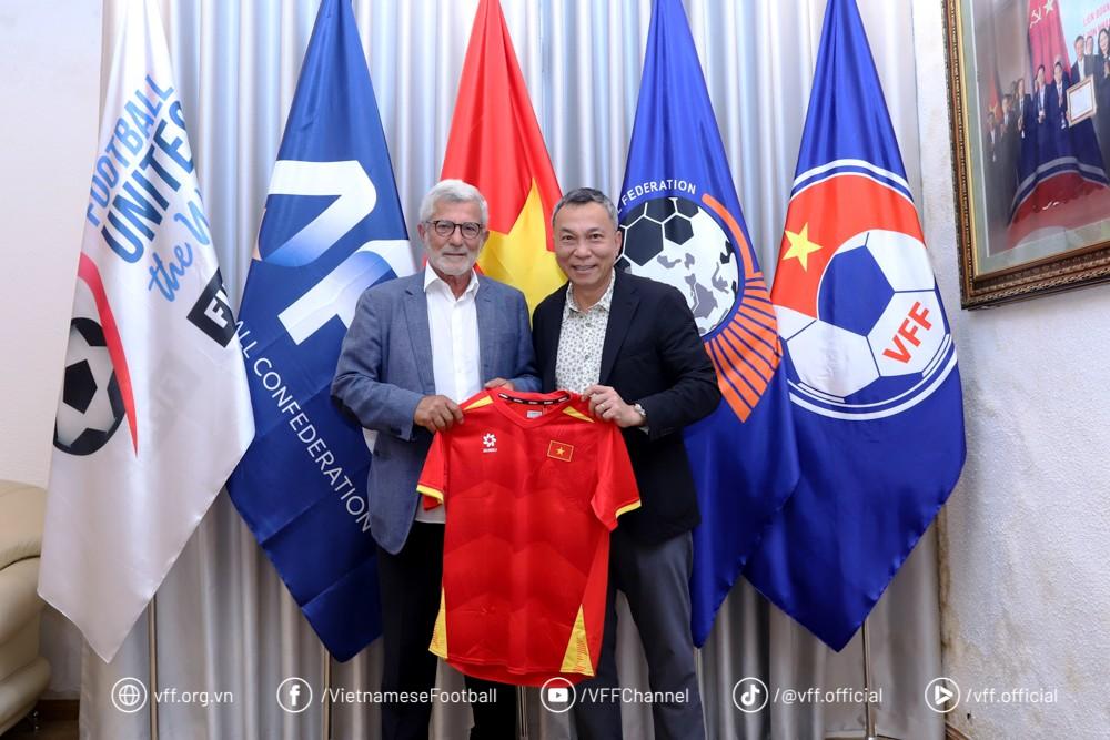 HLV huyền thoại ĐT Việt Nam trở lại VFF