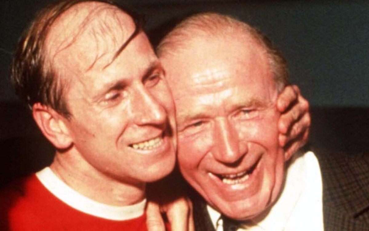 Sir Bobby Charlton sẽ sống mãi trong trái tim hàng triệu NHM
