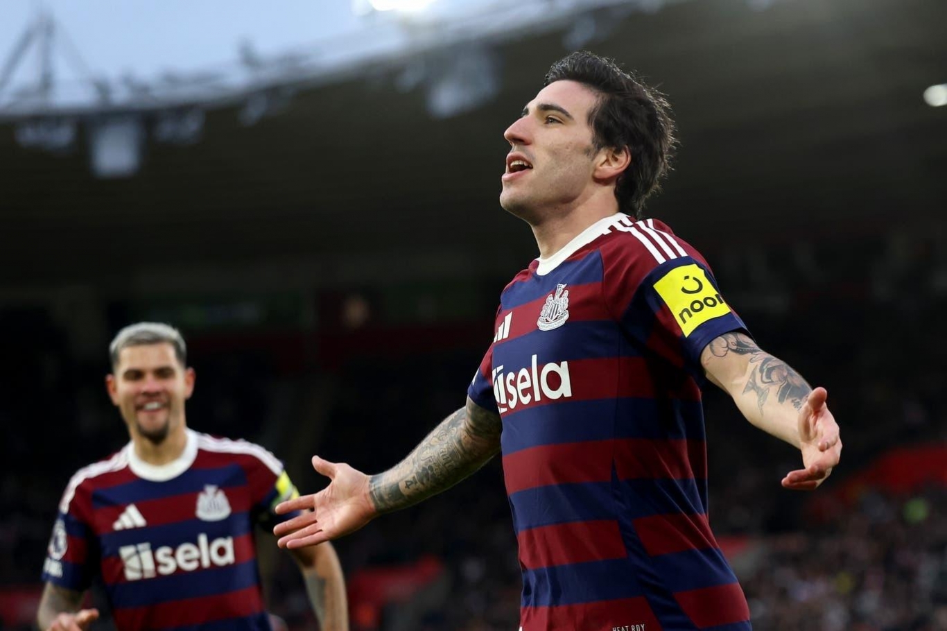 Không thể ngăn cản Alexander Isak của Newcastle