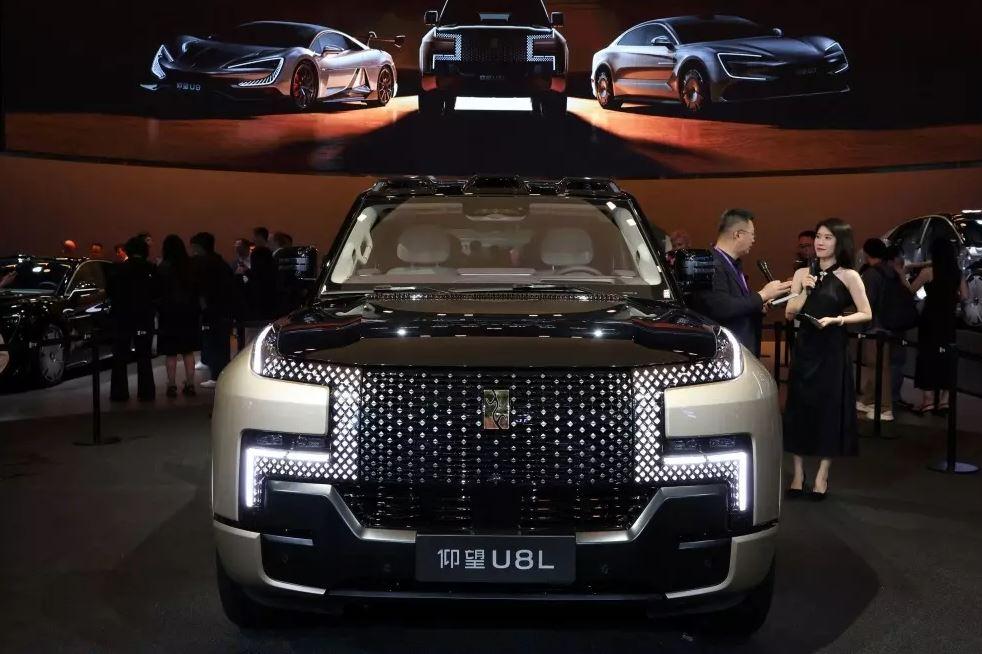 Yangwang U8L – SUV siêu sang mới của BYD chính thức ra mắt: Rộng hơn Cullinan, sang hơn Range Rover