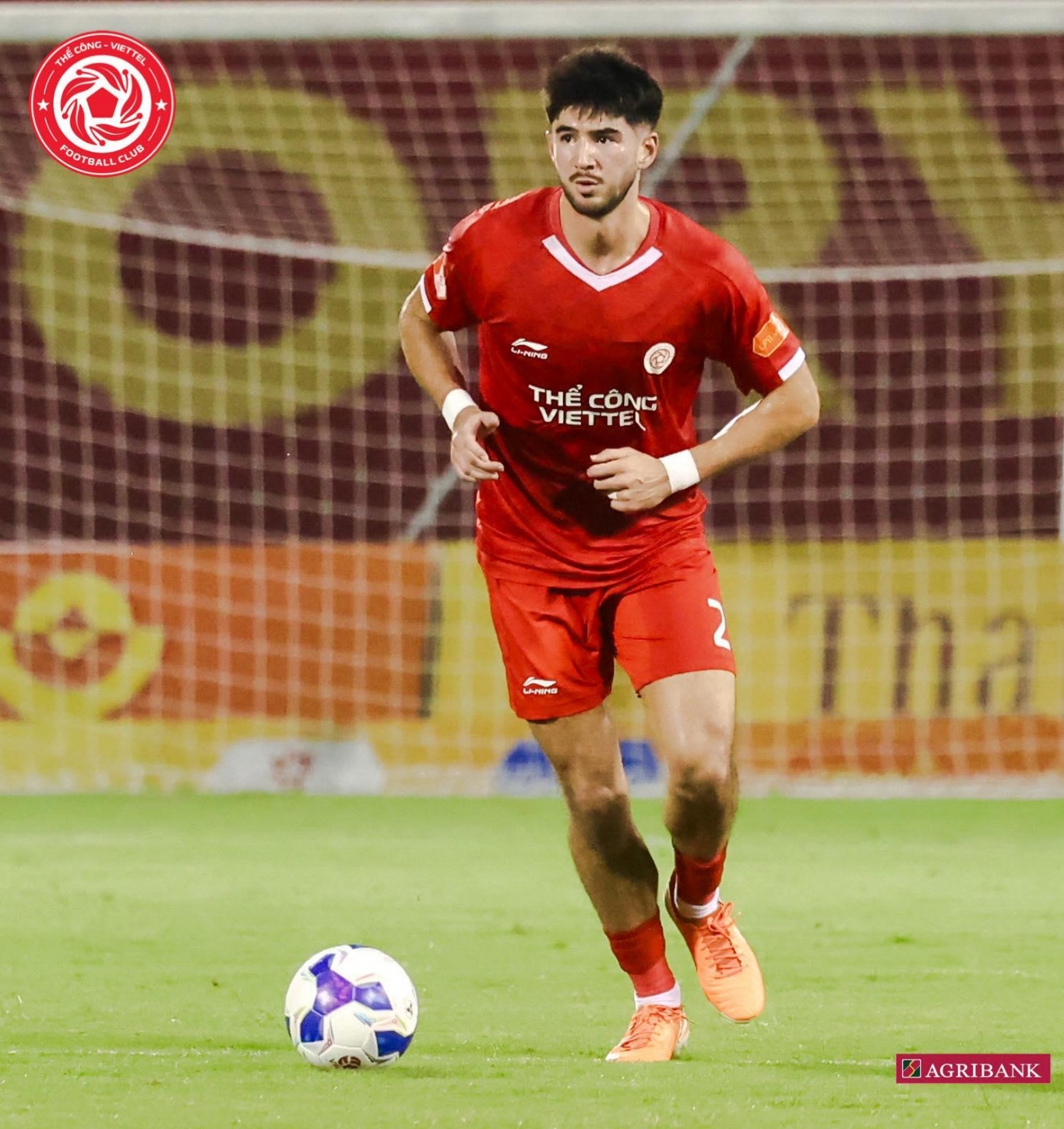 Việt kiều Mỹ cao gần 1m9 có thể là ‘cứu tinh’ cho ĐT Việt Nam