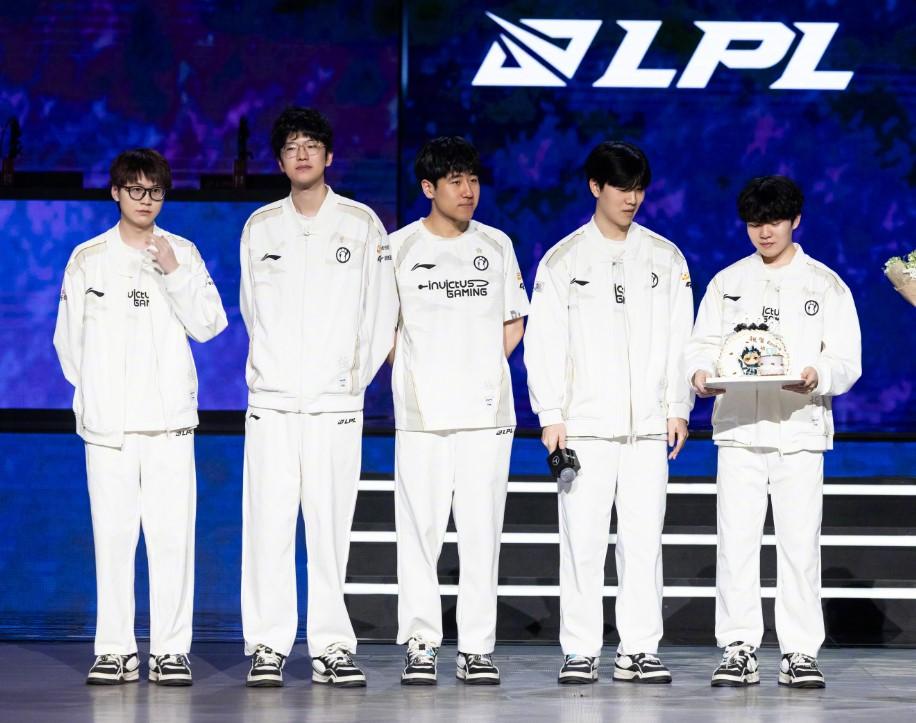 Nhận định IG vs FPX: Cuộc dạo chơi của những cựu vương