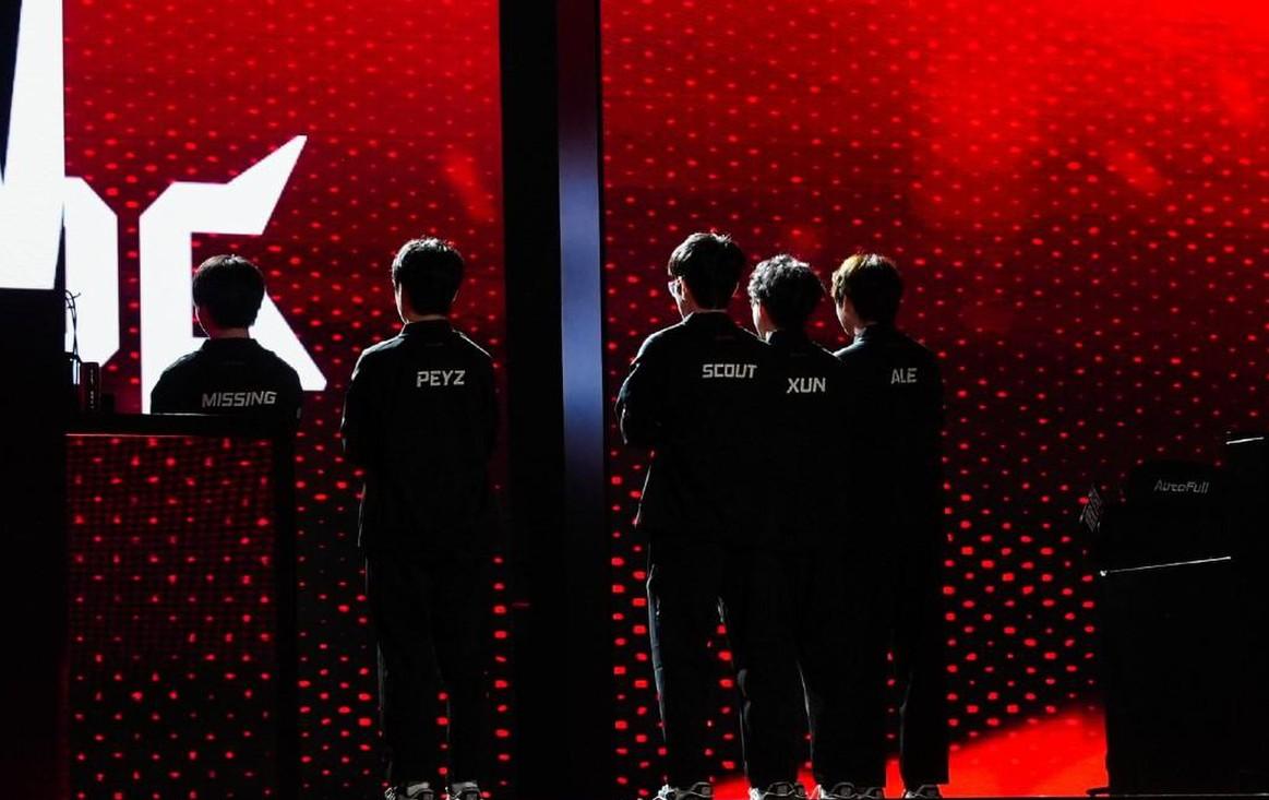 HLV cvMax "trải lòng" về thời gian tại JDG khiến fan LPL không khỏi bật cười