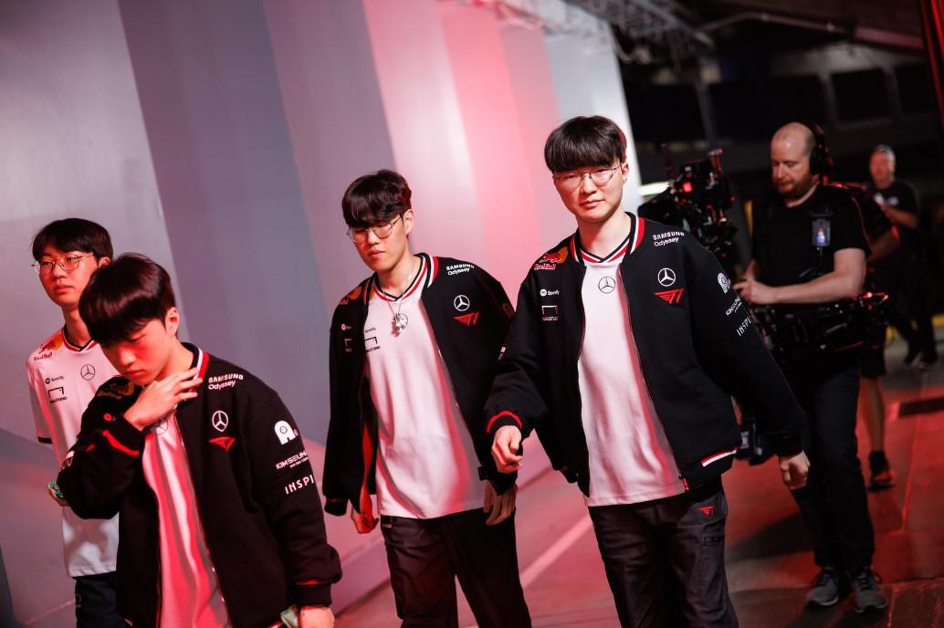 Faker khiến người hâm mộ không khỏi nghẹ ngào với hình ảnh biểu tượng tại MSI 2025