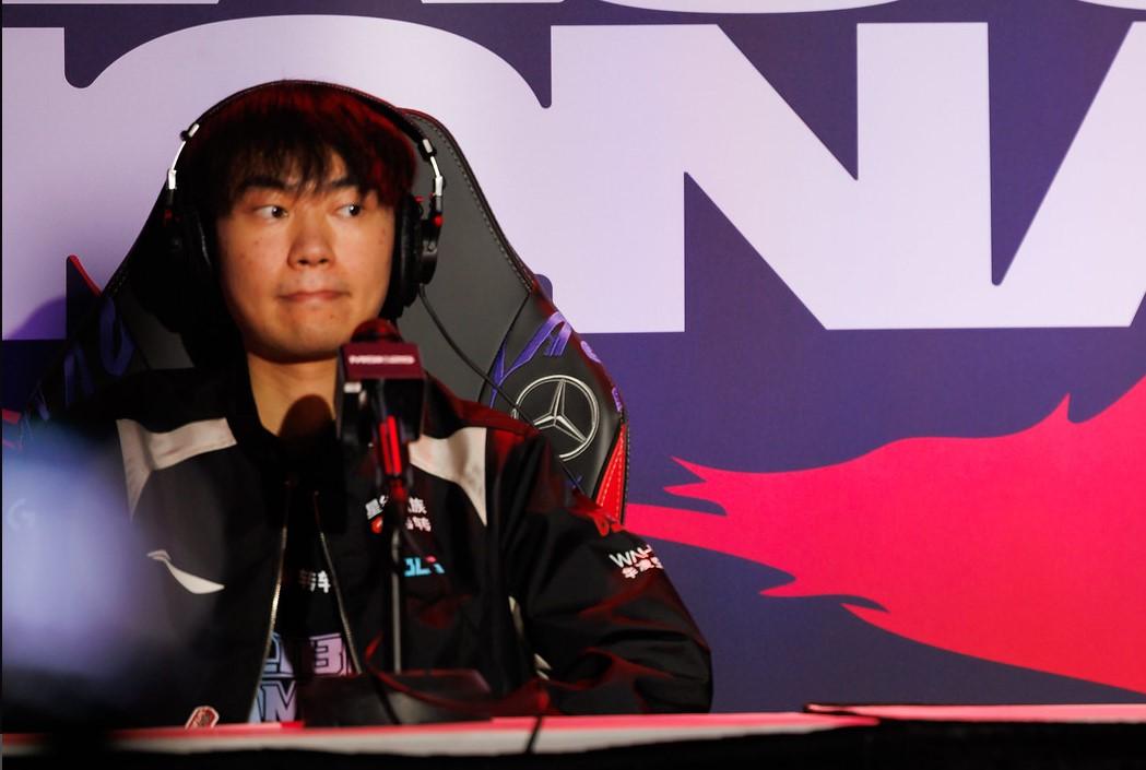 BLG Knight: "Tôi chẳng biết phải chơi gì để thắng nữa nên đành lấy Akali"