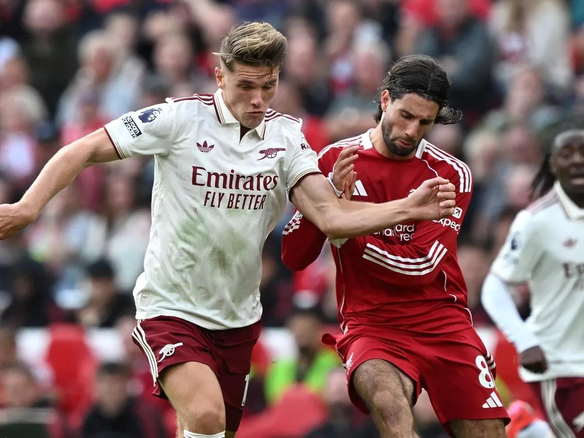 Viktor Gyokeres như 'tàng hình' trước Liverpool