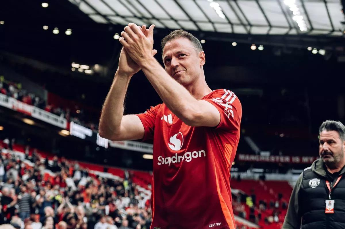 Nhà vô địch Champions League xác nhận chia tay MU