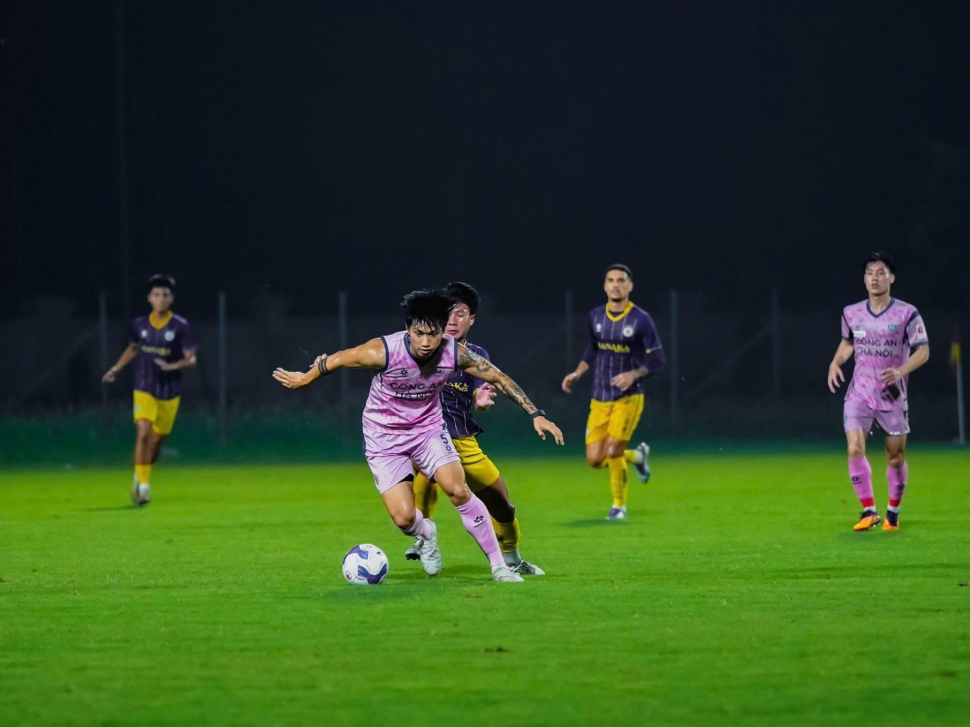 HLV châu Âu nói lời bất ngờ khi Đoàn Văn Hậu tái xuất bóng đá