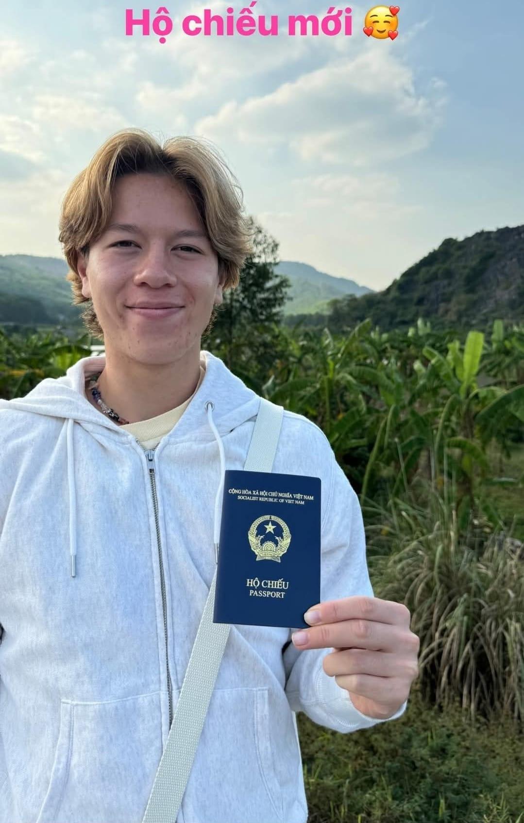 Tiền vệ Việt kiều Nga báo tin không thể vui hơn