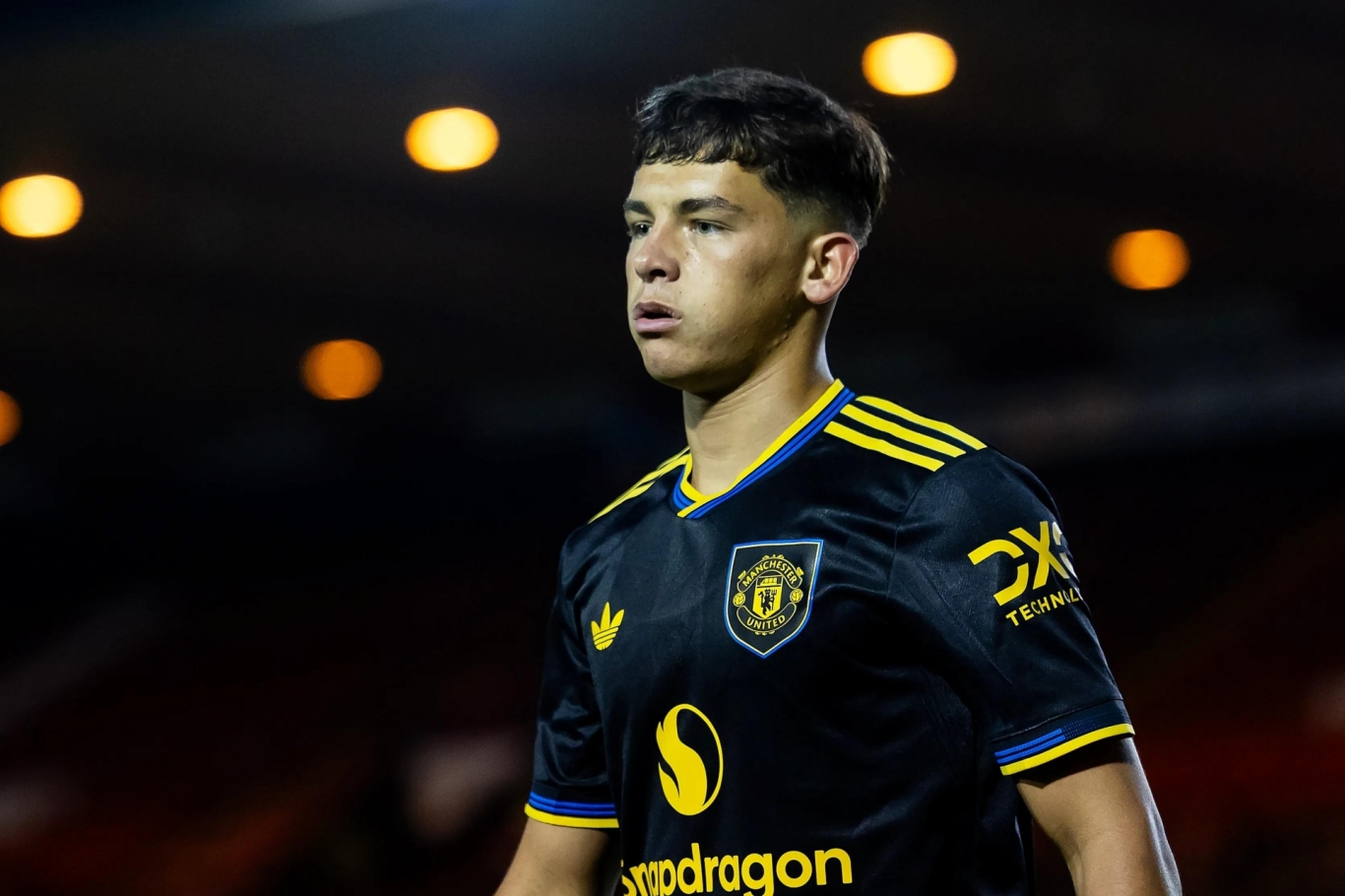 MU dự kiến trình làng 'vũ khí bí mật' để đấu Tottenham