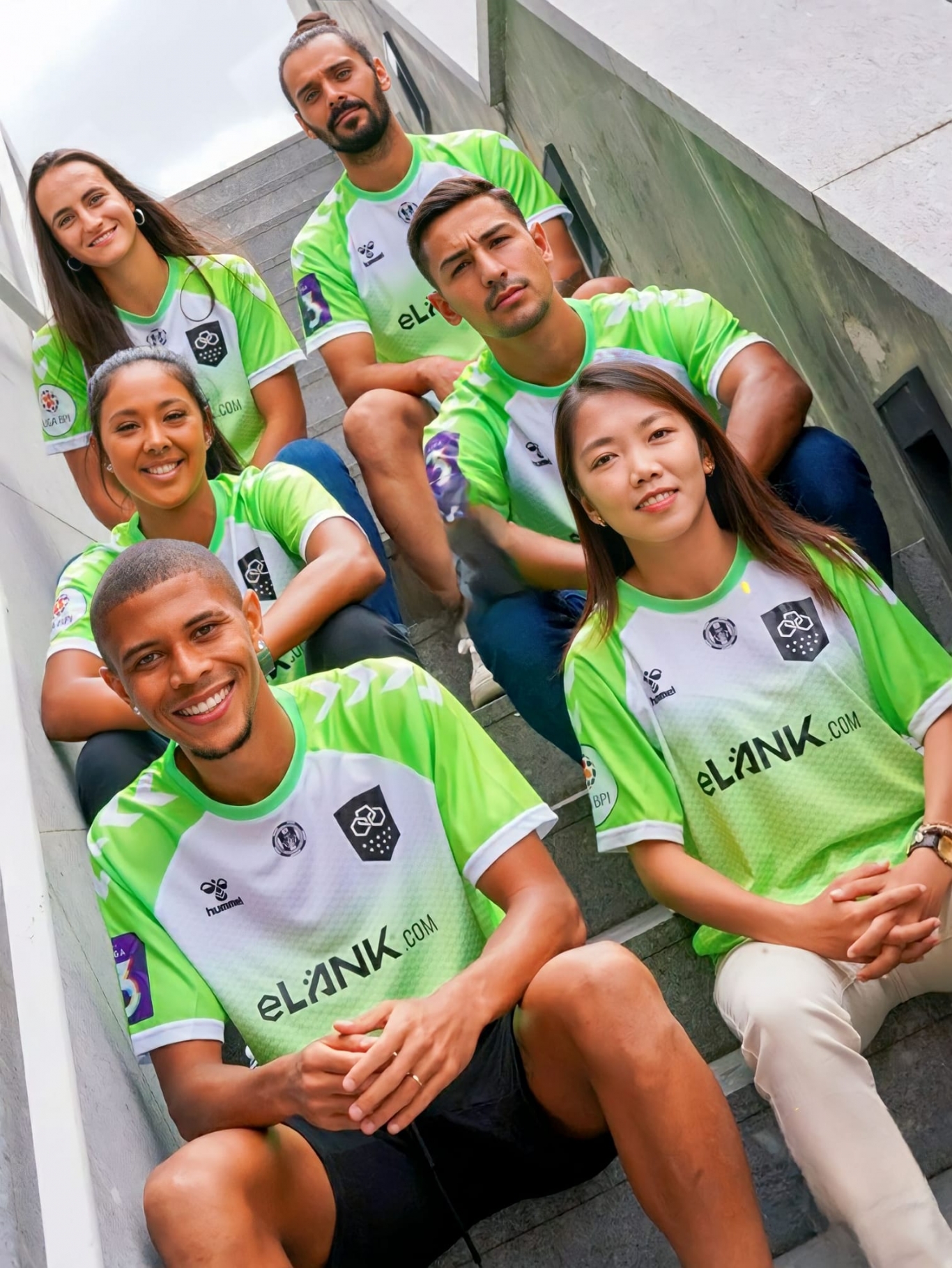 Thi đấu thăng hoa, Huỳnh Như liên tục 'gây sốt' tại Lank FC