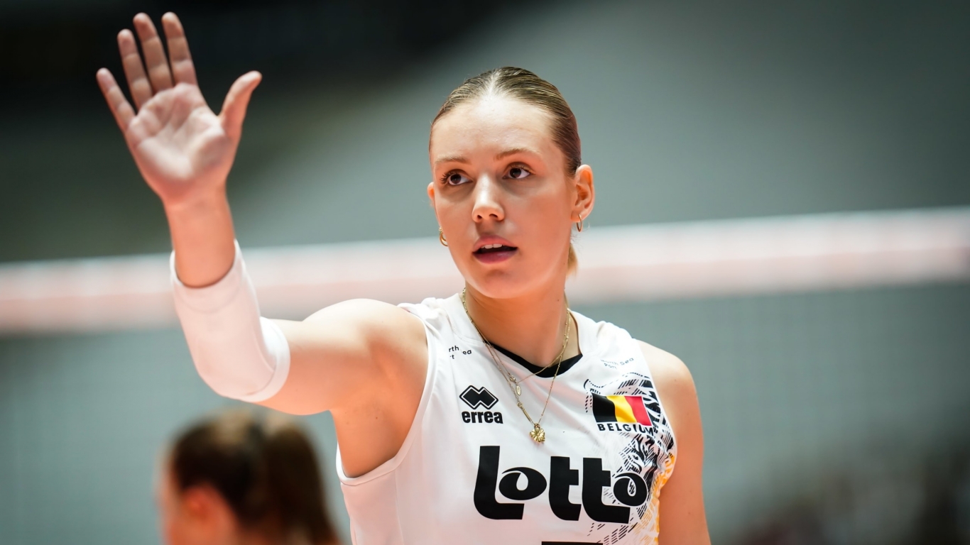 Đội trưởng ĐTQG nữ Bỉ Van Gestel từ giã sự nghiệp bóng chuyền ở tuổi 26