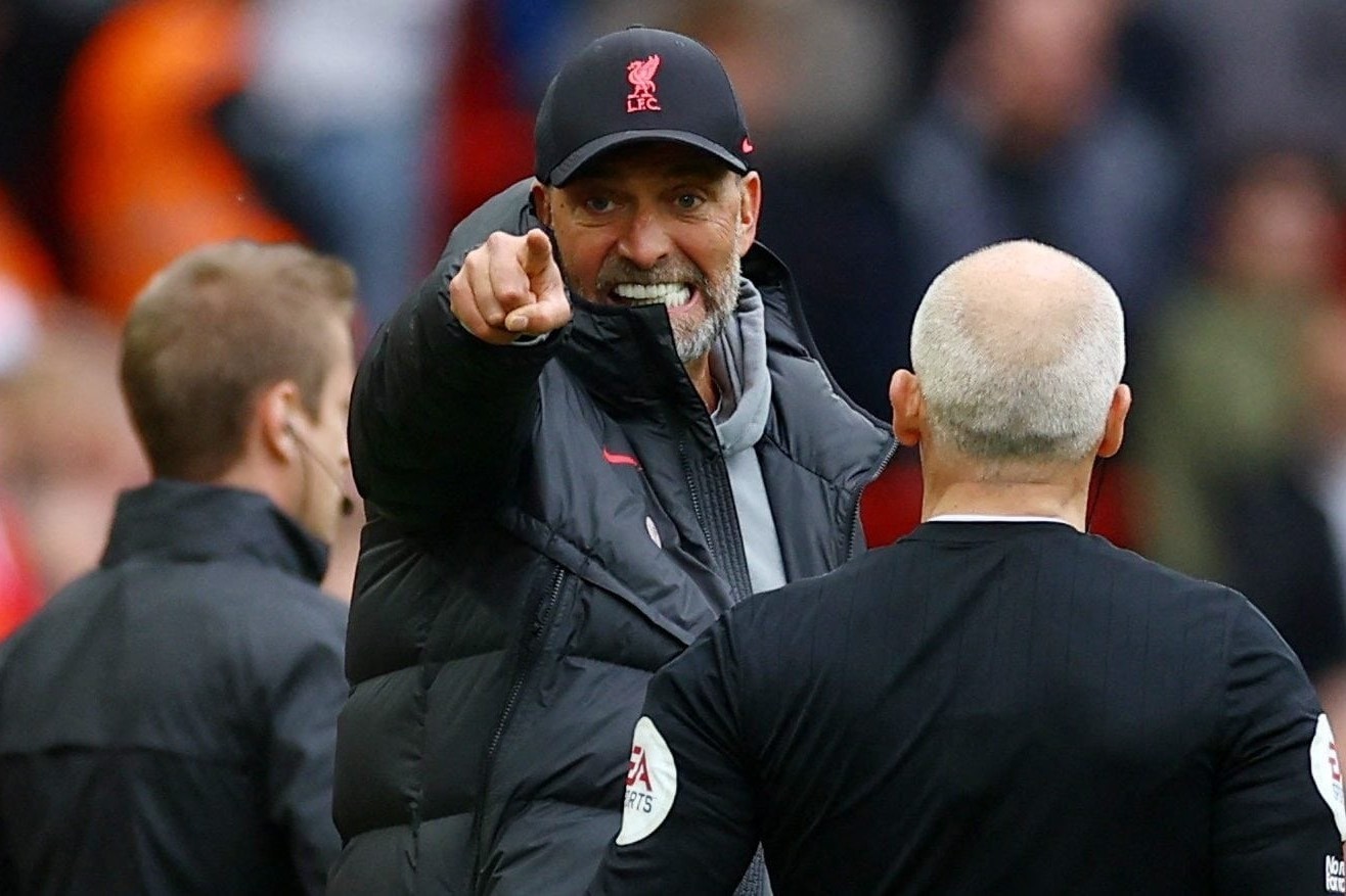 Tự 'rước họa vào thân', HLV Klopp khiến Liverpool lo sốt vó