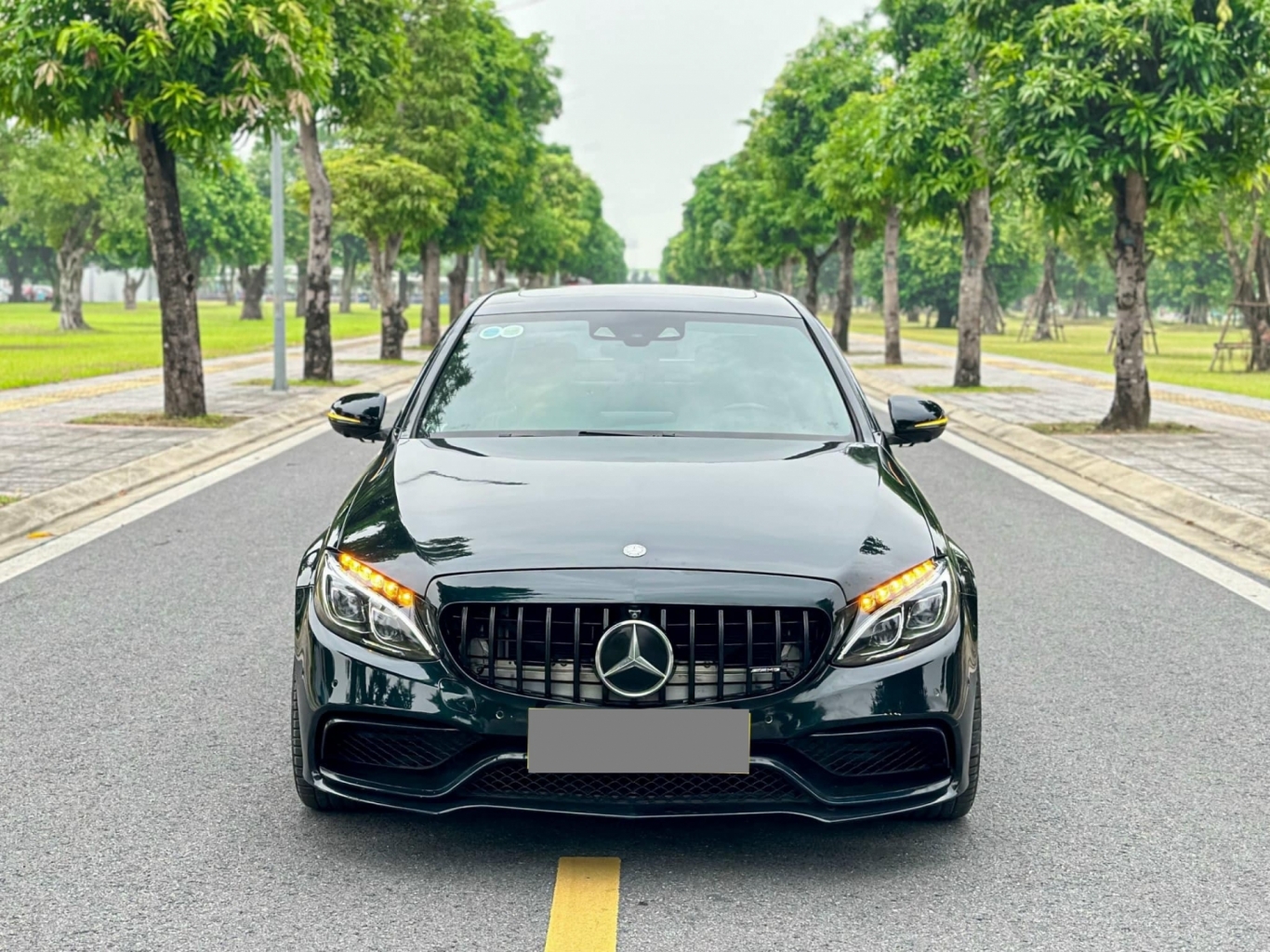 Mercedes C300 AMG cũ xuống giá ngỡ ngàng sau 7 năm lăn bánh