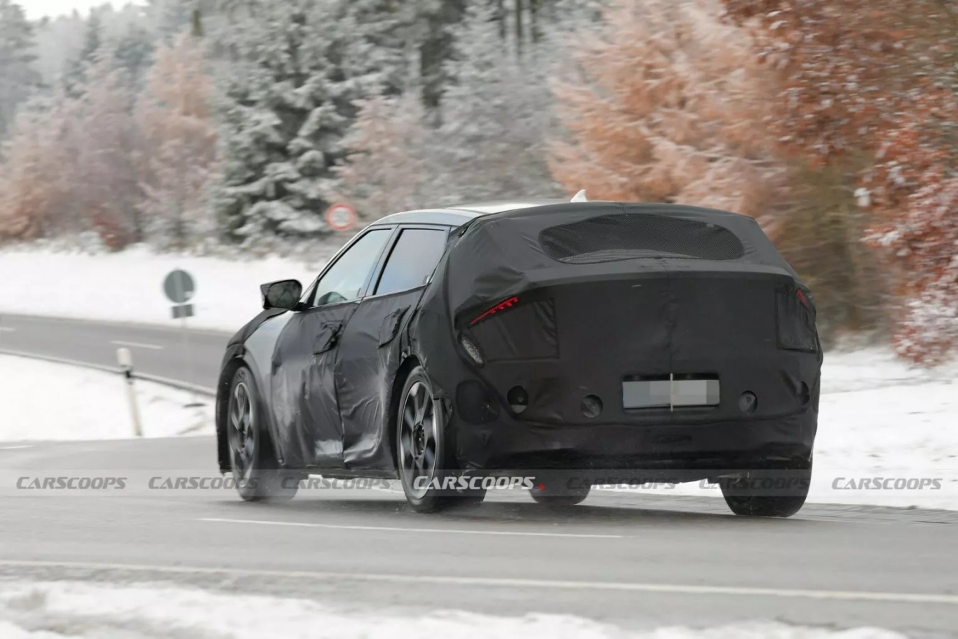 Xe điện Kia EV6 bản nâng cấp lộ ảnh chạy thử với đèn pha mới