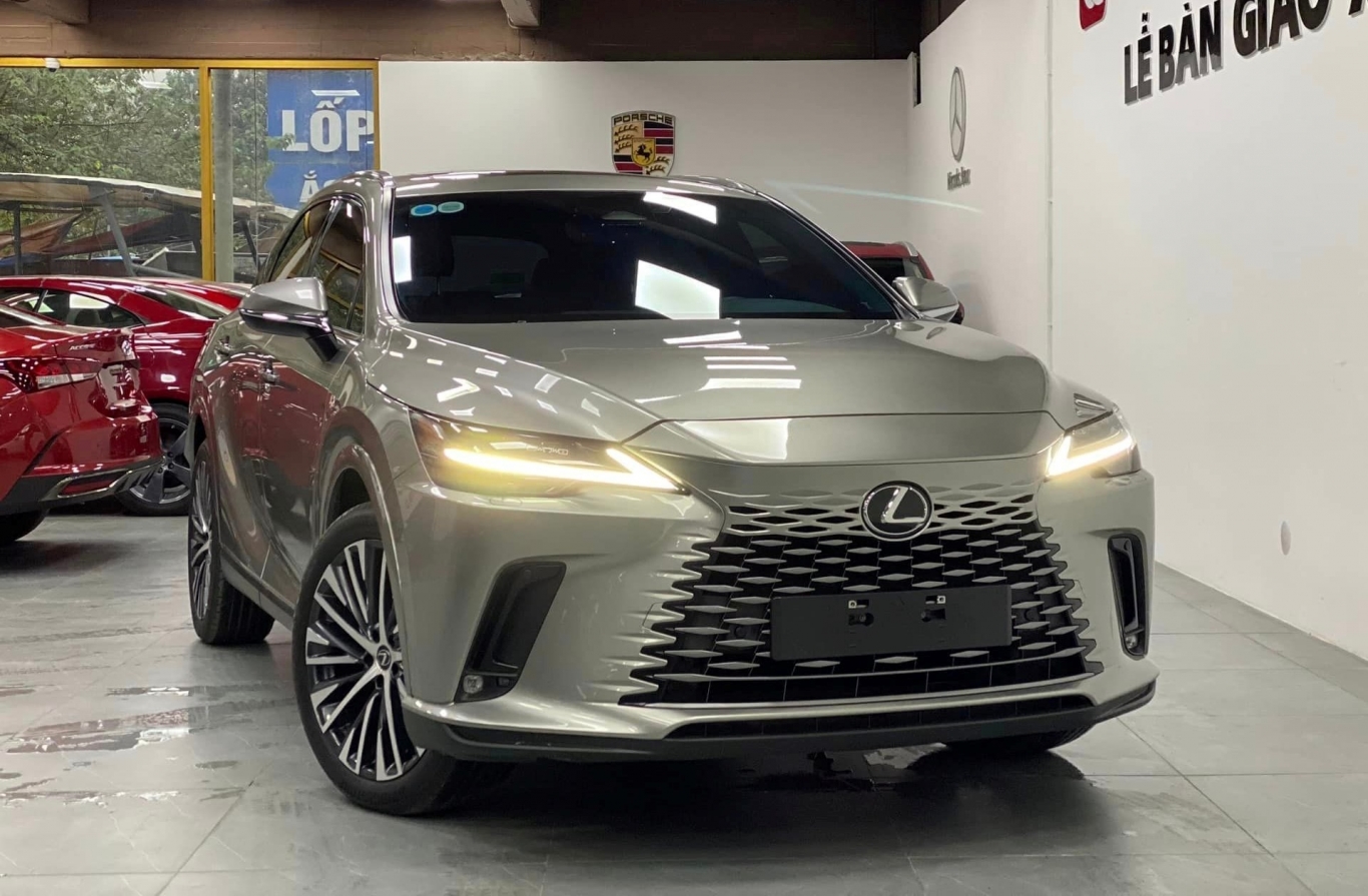 Lexus RX 350 siêu lướt mới lăn bánh 6.000 km đã rao bán với giá khó tin