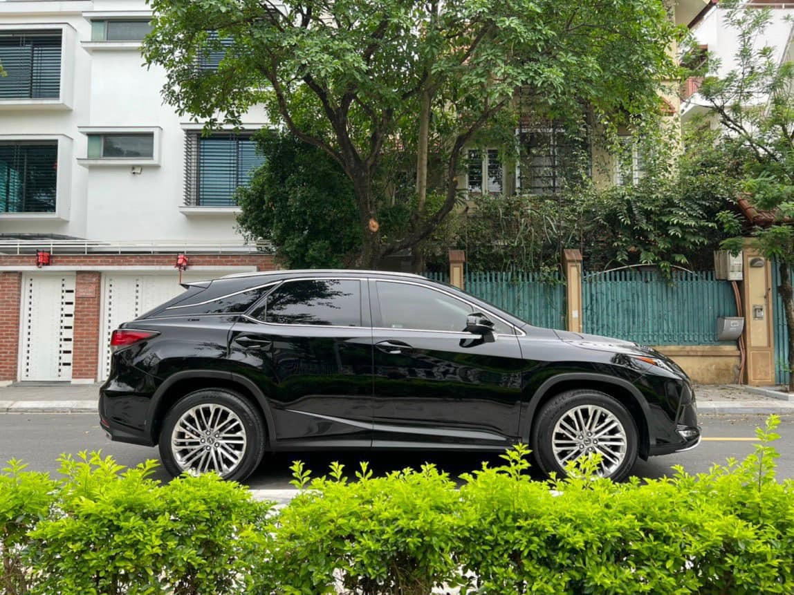 Sau 3 năm lăn bánh, Lexus RX 300 cũ chấp nhận bán 'lỗ' tới 800 triệu đồng