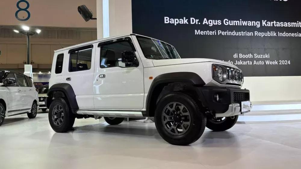 Suzuki Jimny 5 cửa ra mắt phiên bản giới hạn với chỉ 100 chiếc bán ra