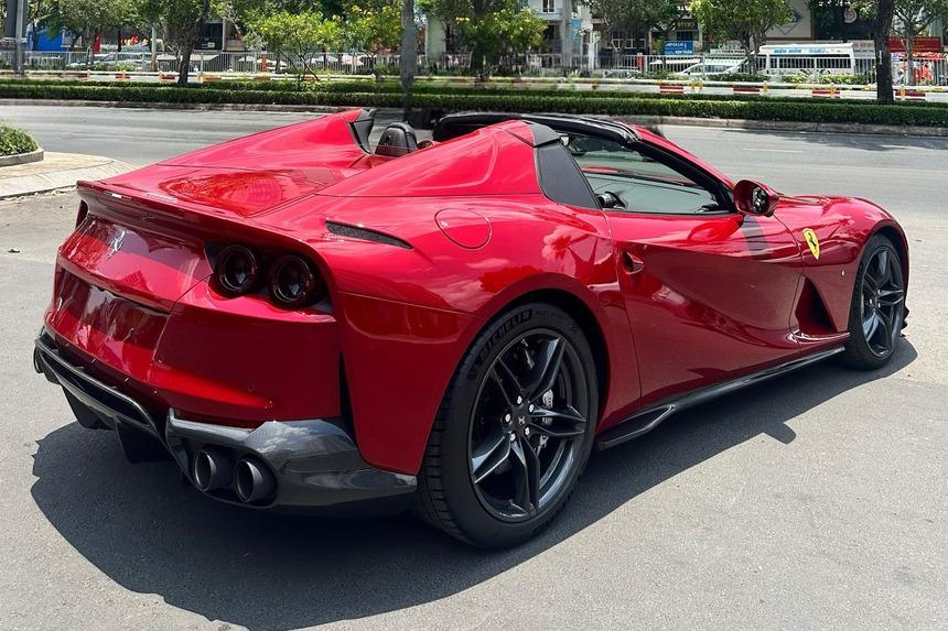 Siêu xe mui trần Ferrari 812 GTS thứ hai xuất hiện tại Việt Nam