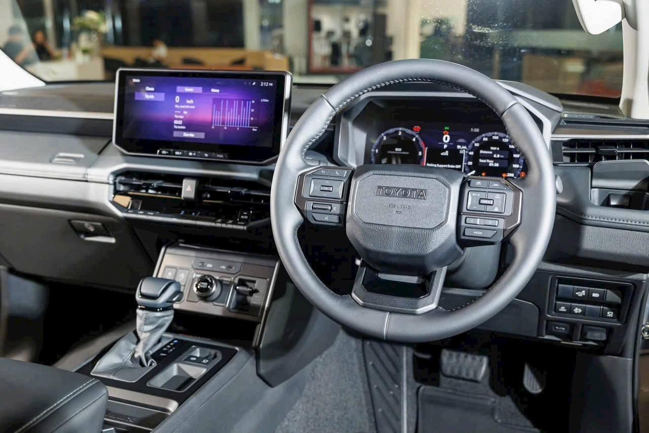 Toyota Hilux 2026 chốt ngày trình làng khách Việt: Dùng máy dầu 2.8L ...