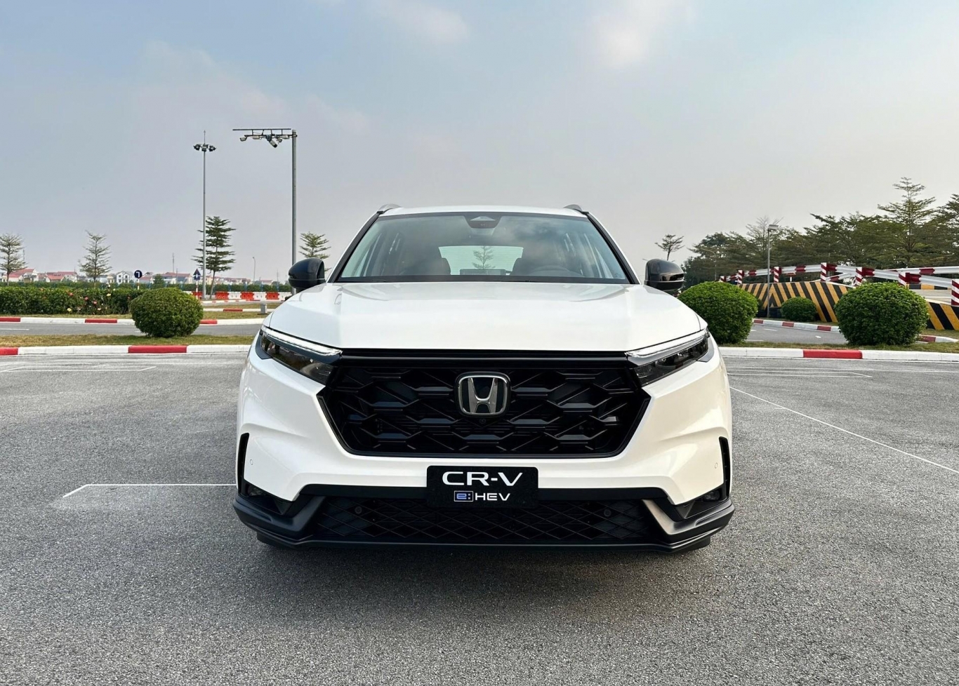Cận cảnh Honda CR-V e:HEV L lắp ráp tại Việt Nam: Bản giá 'mềm', ưu ...